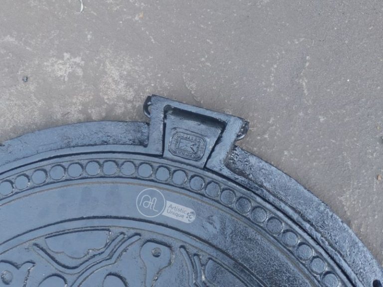 Penutup Manhole Cover Besi Bahan Kokoh | Ayem Tentrem Logam