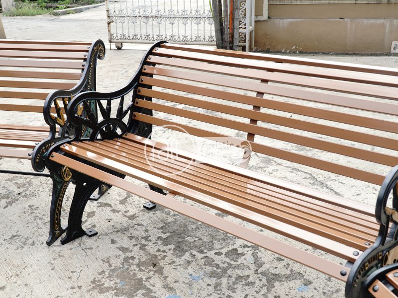 Bangku Taman Besi Indah di Ruang Terbuka - Ayem Tentrem Logam
