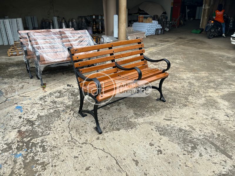 Kursi Besi Panjang Minimalis: Elegansi Kuat untuk Ruang Modern | Ayem ...